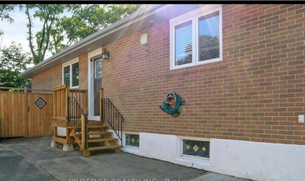 Private, Bright And Spacious Guest Suite - Oakville