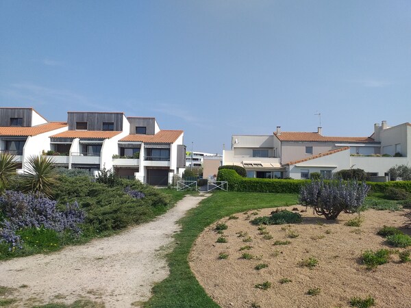 Studio In Very Good Condition, Quiet And Functional - La Rochelle