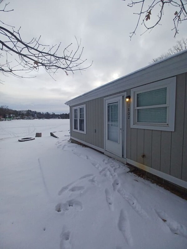 The Sand Lake Wolf Den - Tawas City, MI