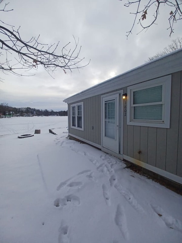 The Sand Lake Wolf Den - Tawas City, MI