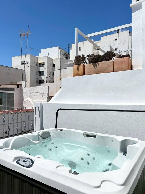 Encantadora Casa De 3 Dorm, Terraza Y Jacuzzi En Marbella - Marbella