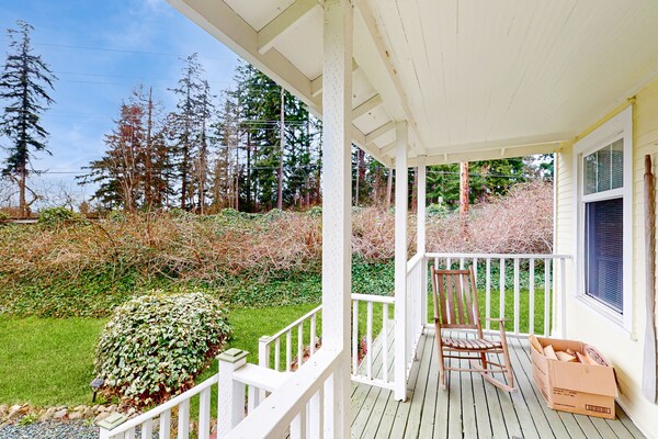 Cozy Cottage W/ Great Location, Private Outdoor Hot Tub, W/d, Wifi, And Games! - Port Ludlow, WA