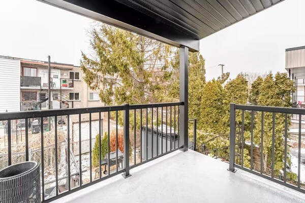 Bohemian Appartement 2-bedroom - Free Parking - Pet Friendly - Montreal