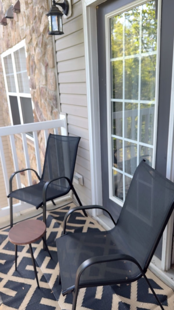 Last Minute Furniture Market Deal! Newly Renovated Condo Near Pti Airport. - Greensboro, NC