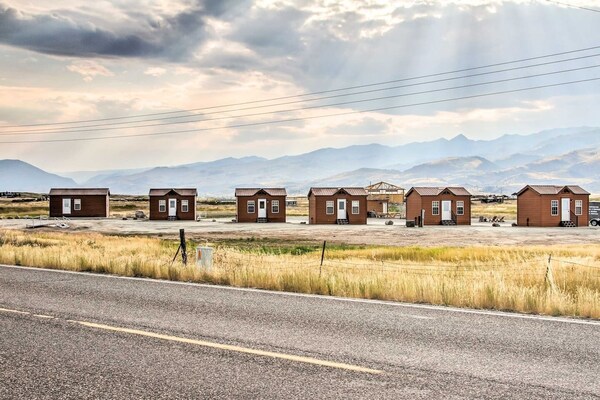 Mayfly Cabin (Cabin #3) - Emigrant, MT