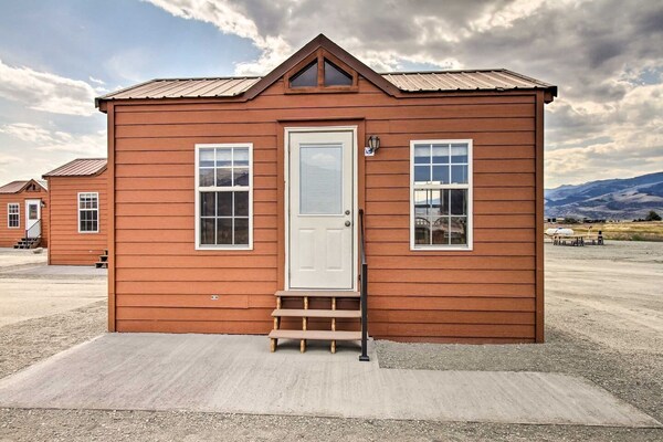 Grass Hopper Cabin (Cabin #4) - Emigrant, MT