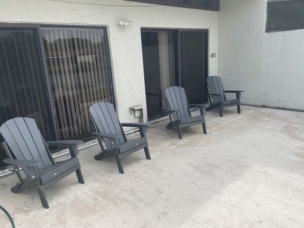 Charming 3 Bedroom And 3 Full Bathroom Centrally Located In South Florida! - Miramar, FL
