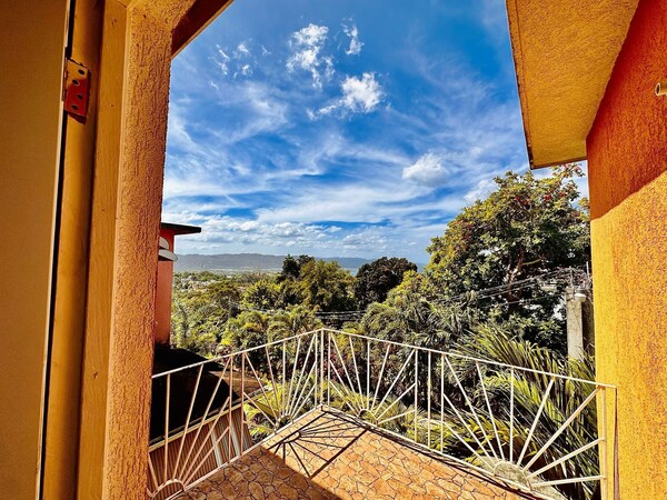 Dunbar's Two Bedroom - Montego Bay