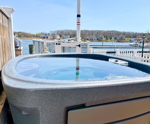 Beautiful Cozy Home W Jacuzzi & Dock For Boat - Branford, CT