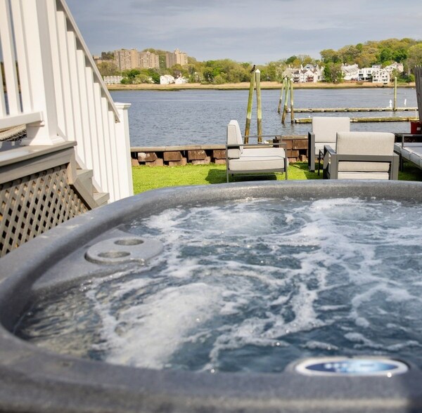 Brand New Cozy Waterfront House W Jacuzzi - New Haven, CT