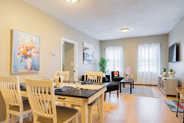 Spacious 4-bedroom Boston With Wifi, Free Parking - Malden, MA
