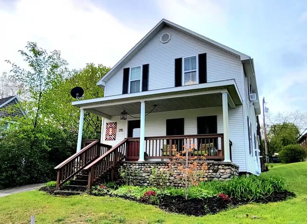 Leelanau Farmhouse - Ste 2 - Leland, MI