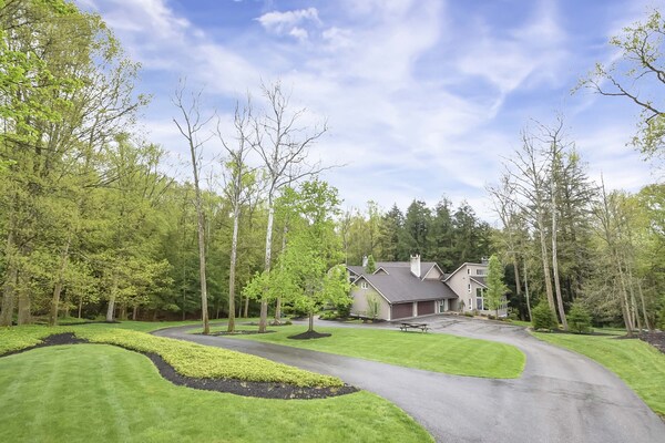 Luxury Meets Nature In This Breathtaking 5-bedroom Country Chateau - Bainbridge, OH