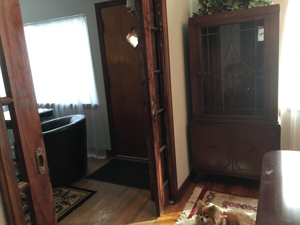 Cozy 1-bedroom Apartment With Wifi, Ac In Enjoyable Pittsburgh - Forest Hills, PA