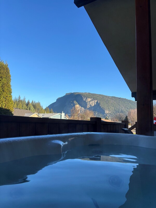 Shuswap Serenity\nshuswap Lake, Canoe B.c. - Salmon Arm