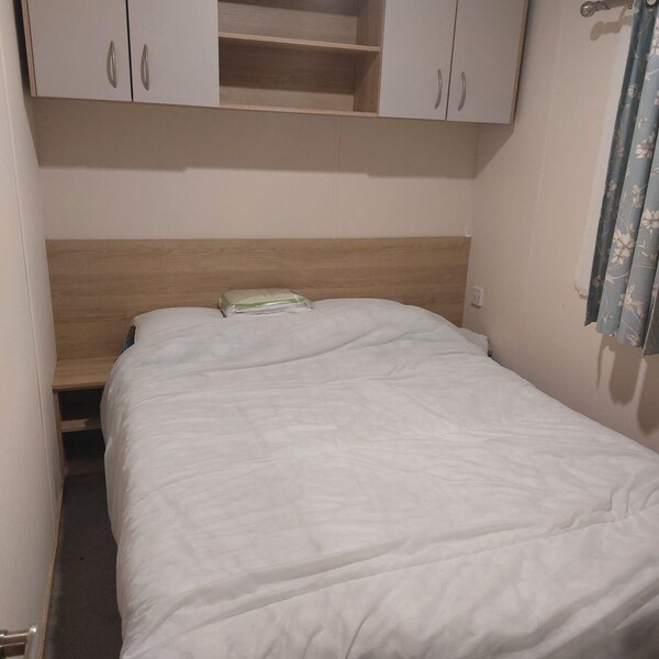 Lovely 6 Berth Caravan With Wi-fi At Dovercourt Holiday Park In Essex Ref 44201g - Harwich