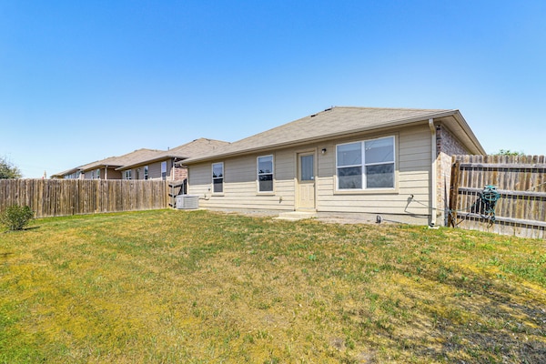 Shop, Dine & Unwind: Pet-friendly Home In Austin! - Pflugerville, TX