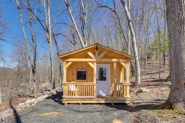 Close To Trails: Studio W/ Water Views - Waterfront, Cuddebackville