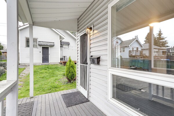 1 Mi To Light Rail: Cozy + Convenient Seattle Home - Seattle, WA