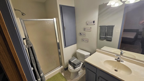 Hawthorne Hideaway Is A Charming 3-bedrm Bed & Breakfast In West Dsm With Wifi - Des Moines, IA
