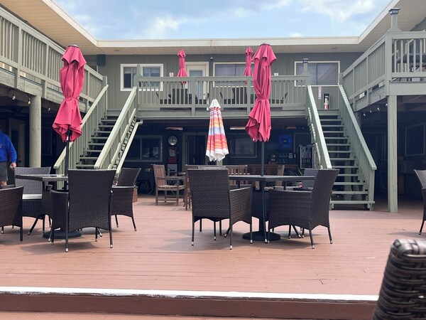 Seashore Condo Hotel Two Bedroom Suite, Spacious Fire Island Escape, Near Ferry - With Bay Views And Steps From The Beach. - Fire Island, NY