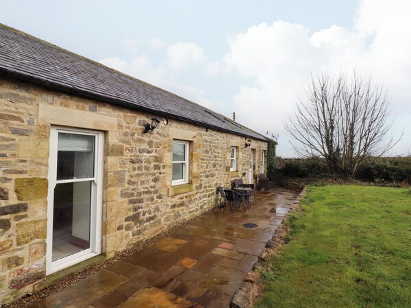 Paddy's Mount Cottage, Pet Friendly, With A Garden In Embleton - Alnwick