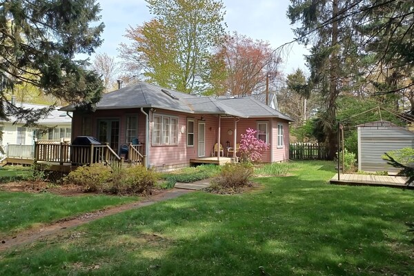 Cozy Cottage, 1000 Ft To Beach, Deck, Grill, And Gazebo! - New Buffalo, MI