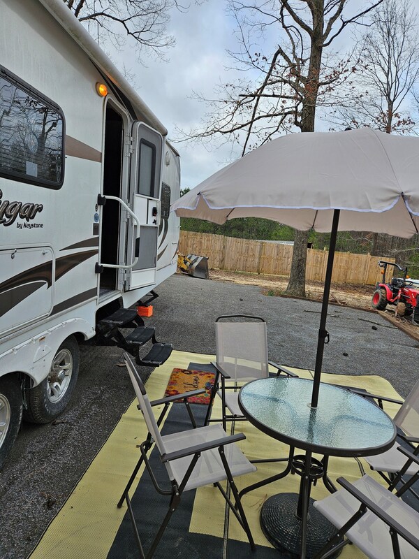 Cozy Rv With Wifi And Ac In Charming Vinemont - アラバマ州