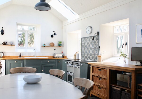 A Beautifully Restored Welsh Farmhouse Nestled In The Pembrokeshire Countryside Close To The Coast - Pembrokeshire