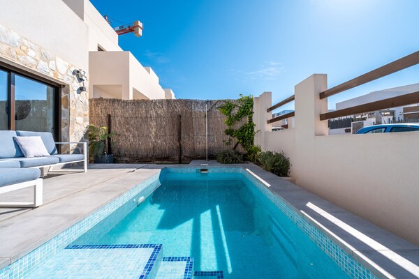 Holiday Home 'Chalet Con Piscina' With Private Pool, Wi-fi And Air Conditioning - Playa Flamenca
