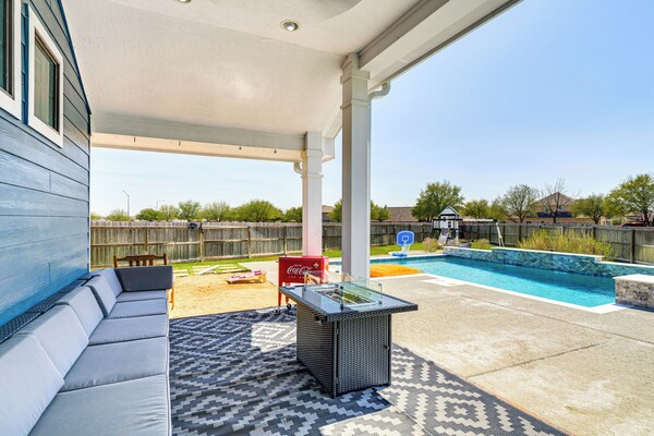 Private Pool & Hot Tub: 'Wild Horse' Home! - Bryan, TX