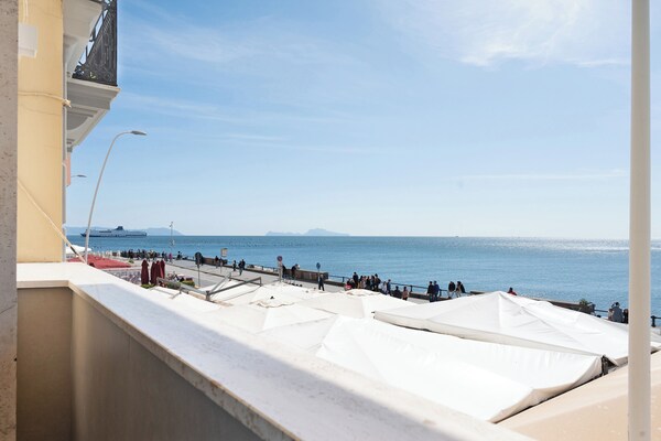 Room 'Junior Suite Vista Mare' With Balcony, Wi-fi And Air Conditioning - Naples