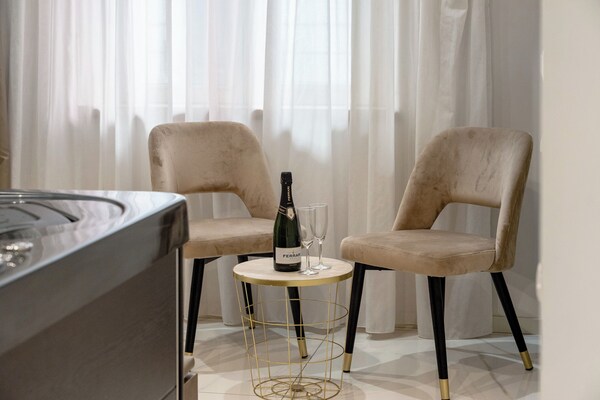 Room 'Suite Con Piscina Privata' With Wi-fi And Air Conditioning - 那不勒斯
