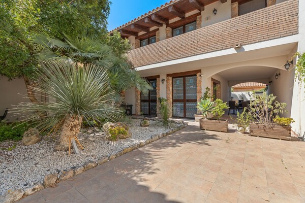 Apartment '2' With Shared Garden, Wi-fi And Air Conditioning - Solanas