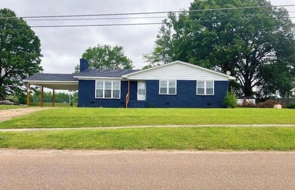 Great Home In Brownsville, Tennessee 1 Single Bedroom Available For Lodging. - Brownsville, TN