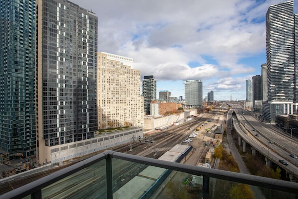 Prime Downtown 2br - 5 Min To Scotiabank Arena - Sugar Beach