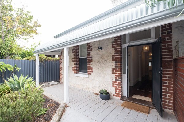 Traveller's Return Retreat - Perth