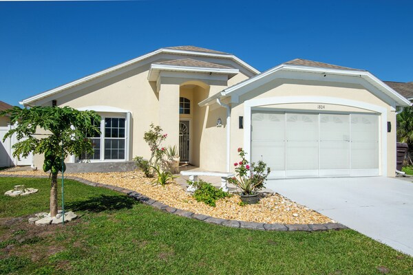 Cozy Home Steps From Theme Parks & Coast! - St. Cloud, FL