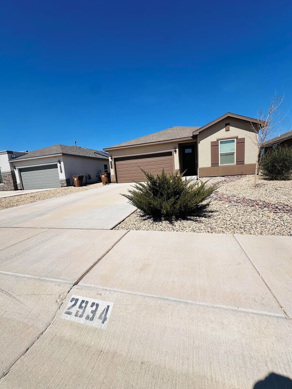 Elviss Cozy Casa- Charming 3 Bedroom,2 Bathroom Home W/ Mountain Views - Field of Dreams - Las Cruces
