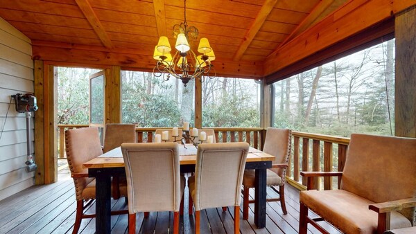 Rolling Acres Bungalow |  Screened Deck & Separate Downstairs Studio *Introductory Discount* - Highlands, NC