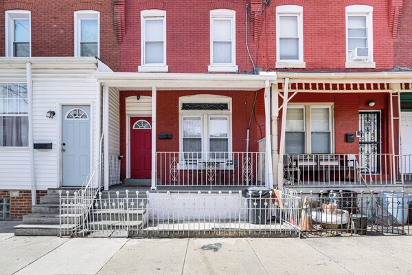 1 Mi To Philadelphia Zoo: Convenient Townhome! - Chester, PA