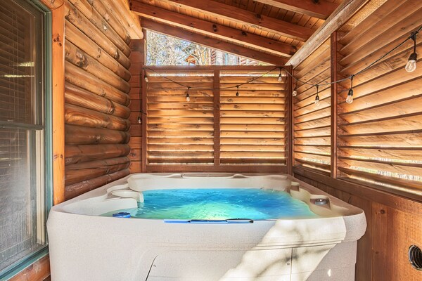 Hot Tub, Game Room, Air Hockey, Near Dollywood & Smoky Trails | Bear Creek Way - Townsend, TN