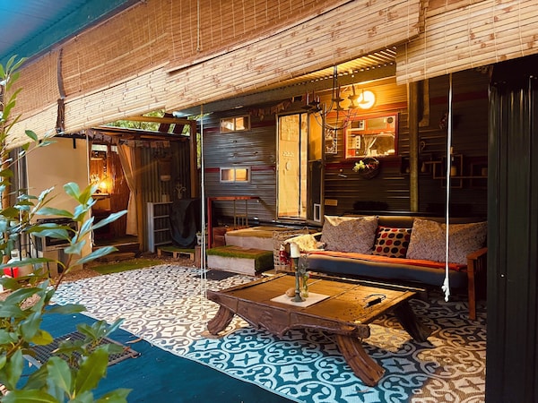 A Very Unique Stay - The Beau Van On Acreage With Wood Fire - Romantic & Fun - Coonabarabran