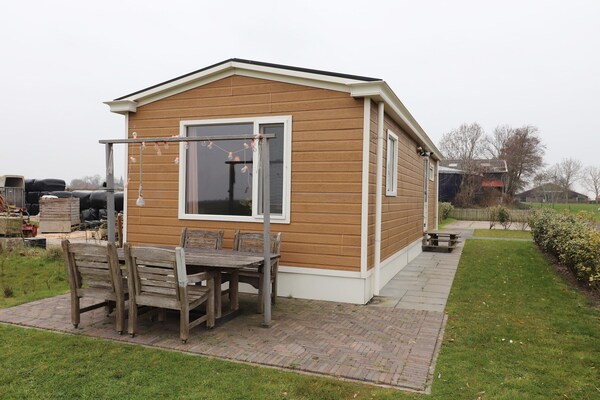 Cozy Lakeside Haven In Tjerkgaast - Lemmer