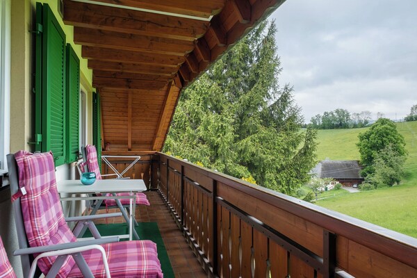 Ferienwohnung 'Blumenwiese, 80qm' Mit Bergblick, Gemeinschaftsterrasse Und Wi-fi - Stegen