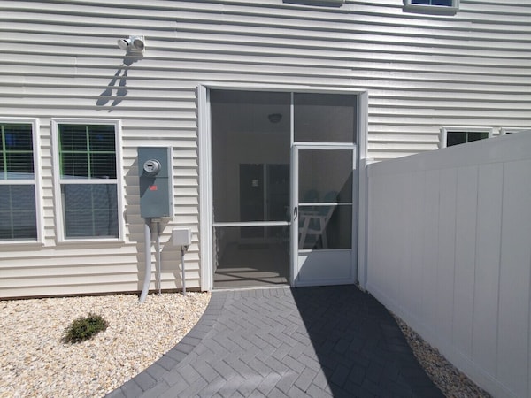 Coastline Townhome Beach Getaway - Located By The Emerald Isle Bridge - Cedar Point, NC