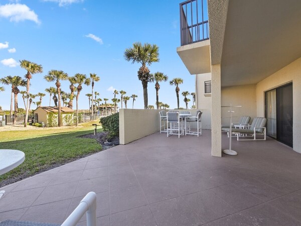 Ocean Villas 19 -3 Bed, 2 Bath Ground Floor Unit Just Steps To The Zero Entry - St. Augustine Beach, FL