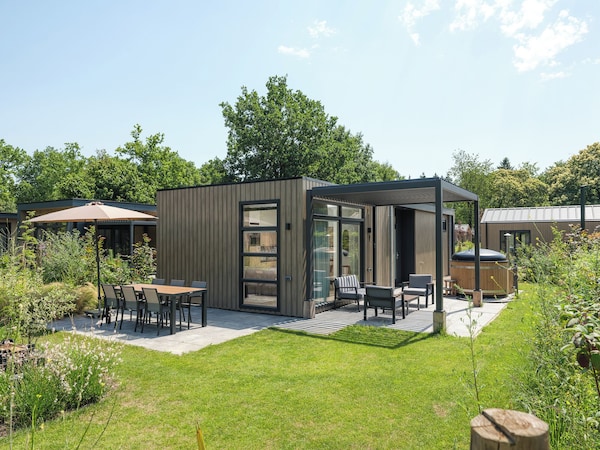 Luxury Batenburgh Deluxe With Hot Tub. Enjoy A Hot Tub, Atmospheric Outdoor Space, And A Lounge Area With An Outdoor Fireplace. - Apeldoorn