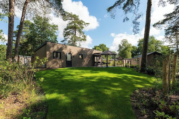 Enjoy A Luxurious Holiday Home For 5 Persons In The Wooded Nature Of The Veluwe, Complete With Modern Amenities, Air Conditioning, And A Stylish Pergola For Optimal Comfort. - Apeldoorn