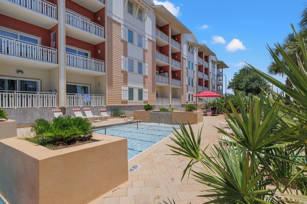 This Condominium Is A 3 Bedroom(s), 3 Bathrooms, Located In Mexico Beach, Fl. - Mexico Beach, FL